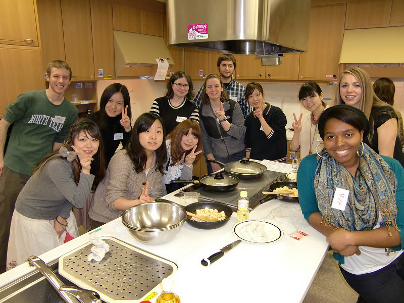 KCP Class Cooks with Japanese Students | KCP International