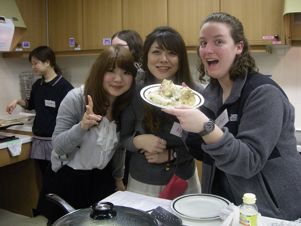 KCP Class Cooks with Japanese Students | KCP International