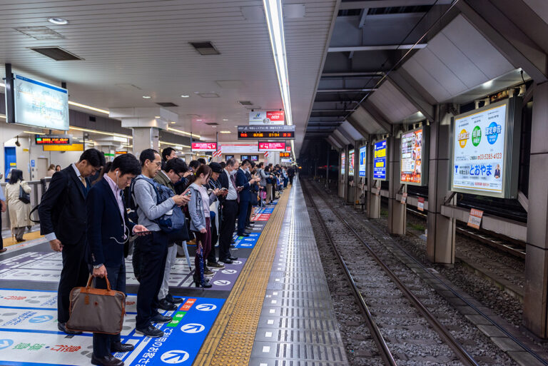 Proper Behavior in Japanese Trains | KCP International